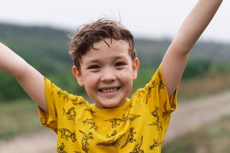 Nomes com E: lista com 37 opções para meninas e meninos